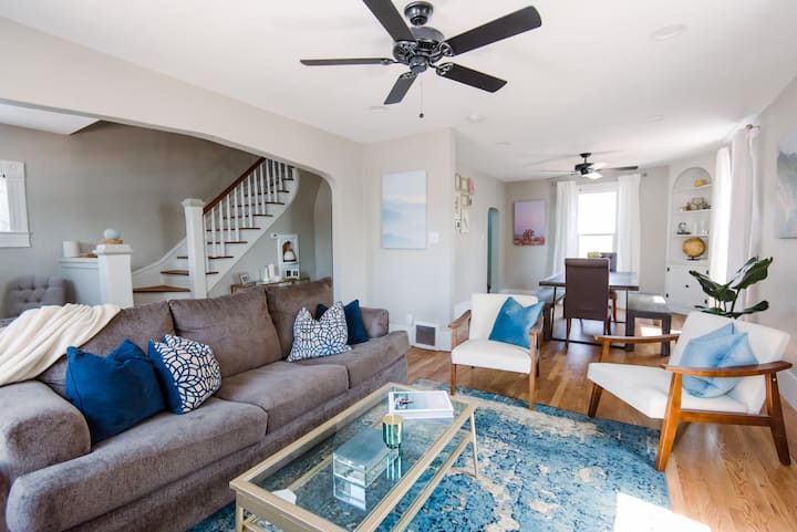 Cheerful Home W/ Mountain Views! On Colorado Ave! - Colorado Springs, CO