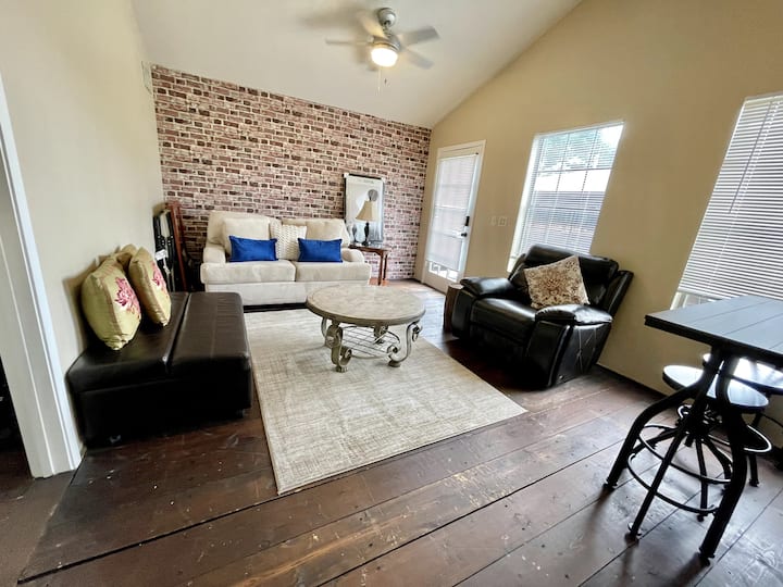Guesthouse Cottage Near The Woodlands Tx - Conroe, TX