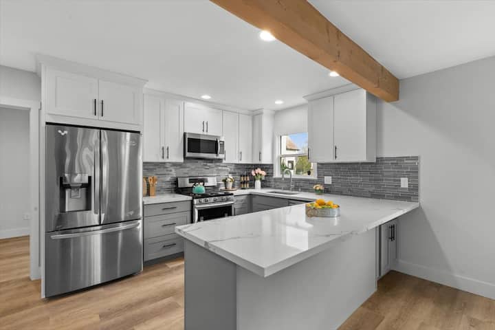 2 Bed 2 Bath Pullout Sofa Sleep 6 Full Kitchen - Ruston, WA