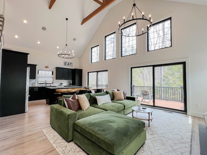 Whitaker House | Luxe | Heart Of The Valley - North Conway, NH