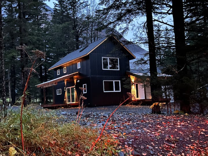 Alaskan Retreat - Modern And Comfortable - 알래스카