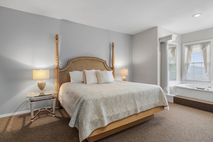 Venetian Getaway: Room #21 At The Bradford - Branson, MO