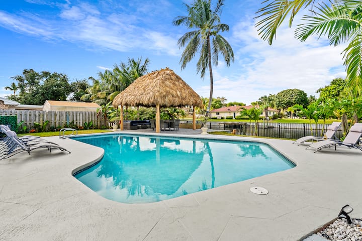 Waterfront Oasis | Heated Pool, Minigolf, Tikihut - Lake Worth, FL