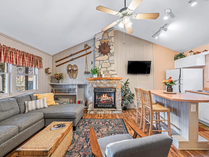 Cozy Cottage, Excellent Location! - Chimney Rock, NC