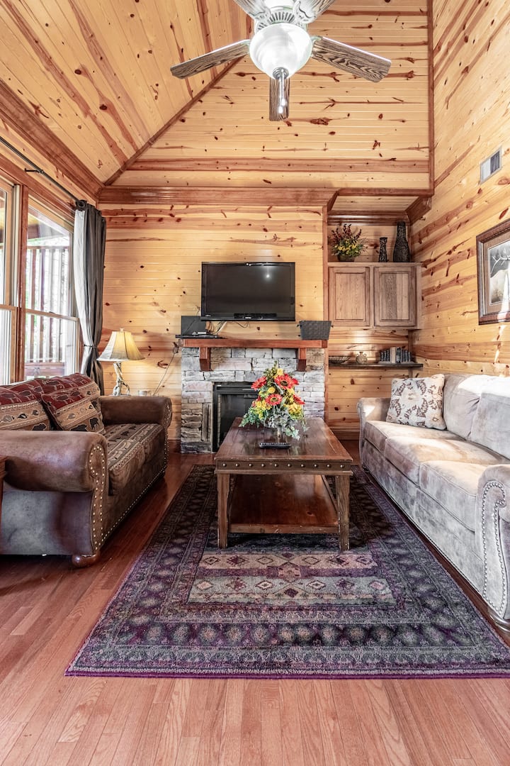 Smoky Hideaway, Sleeps 6・pool Table・hot Tub・grill - Pigeon Forge, TN