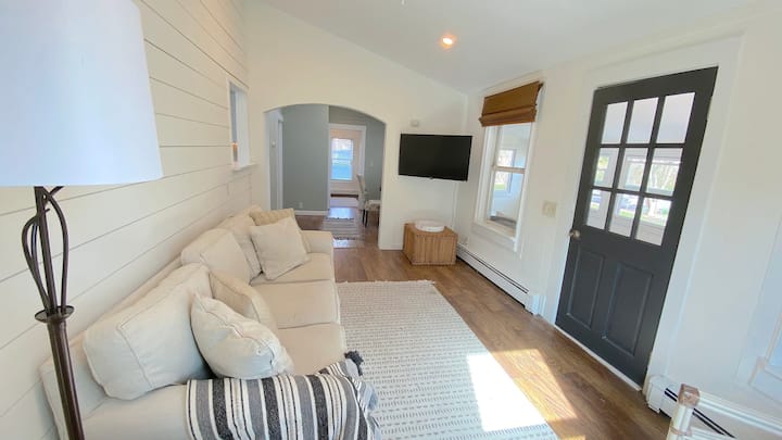 Month Of August Available! Walk To Nahant Beaches - Nahant, MA
