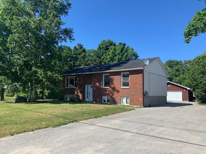 Cheerful 3 Bedroom Fully Equipped Vacation Home - Midland