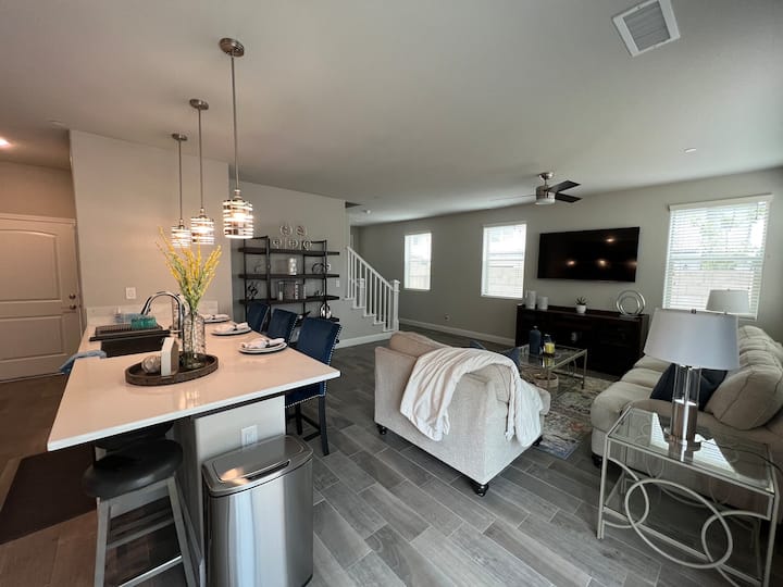 Modern 3 Bd Home In Gated Community W/pool Access - アメリカ フレズノ, CA