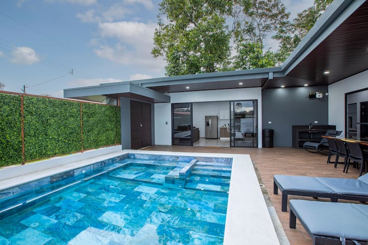 Luxury Arenal River Breeze House (Volcano View) - La Fortuna