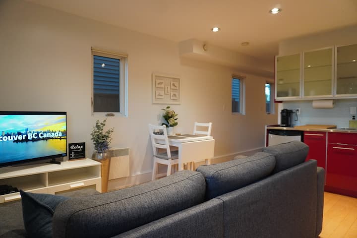 Private Bachelor In The Heart Of East Vancouver - Vancouver