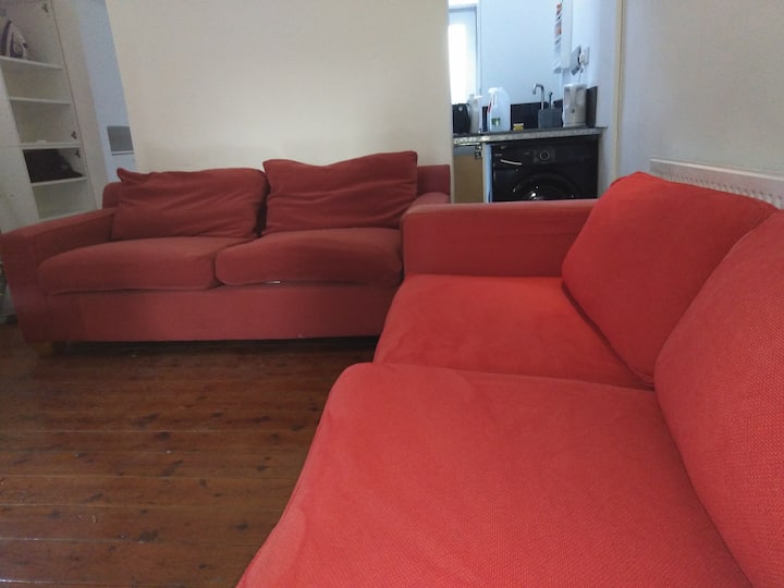 Renovated, Spacious, Three Double Bedroom House - Stockport