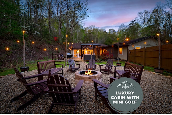 Luxury Cabin: Mini-golf/fire Pit/game Room - Gatlinburg, TN