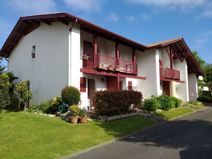 Acogedor Adosado En Hendaya, Con Piscina Y Tenis - Hendaye