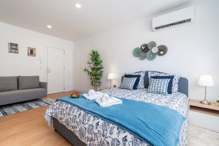 Hostwise - Comfy Sunny Flat | Prime Location - Oporto