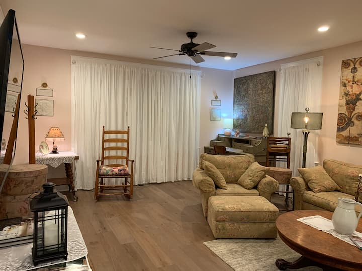 Super Charming Modern Cottage - Pendleton, IN