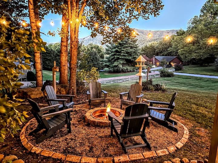 Mtn View, Community Pool, Game Room, & Hot Tub! - Townsend, TN