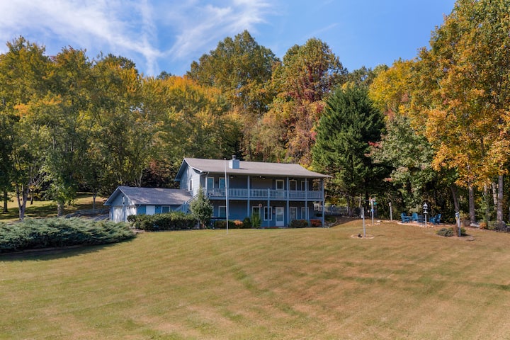 Family Retreat: Game Room, Hot Tub, Fire Pit - Wears Valley, TN