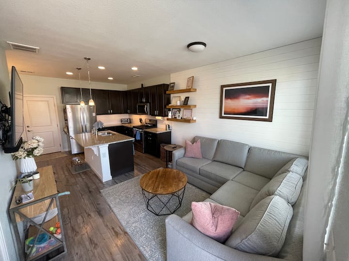 Beautiful Arvada Townhouse - Close To Mountains! - Golden, CO