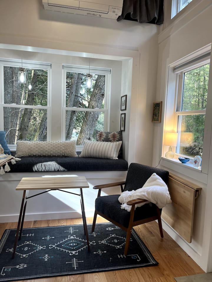 Pet Friendly Tiny House By The River - Vermont
