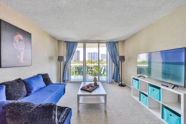 Dream Beach Room / Free Parking - Sunny Isles Beach, FL