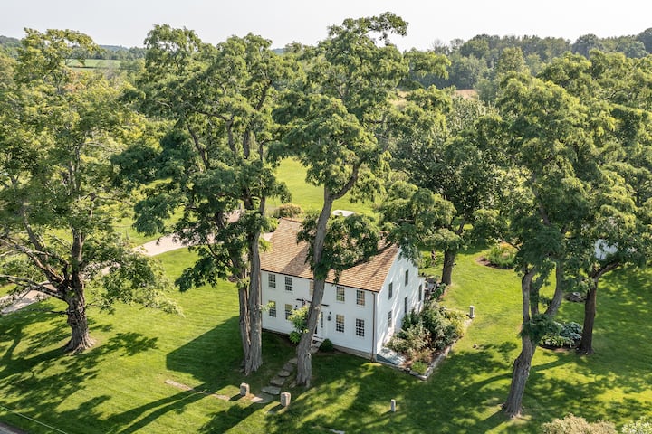 Historic & Meticulous - Luxury Farmhouse - Litchfield, CT