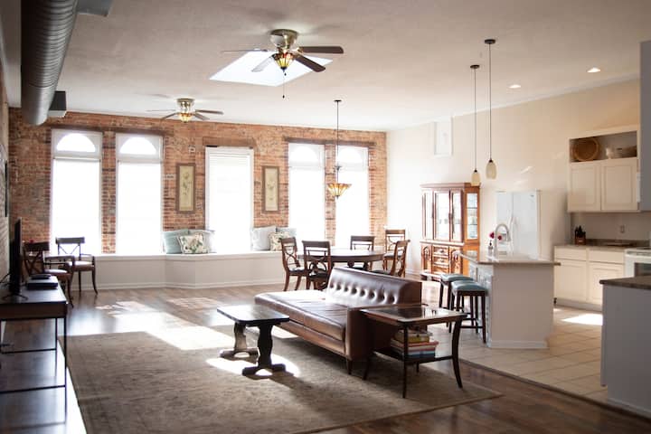 Upstairs Apartment On Broad St Cairo - Cairo, GA