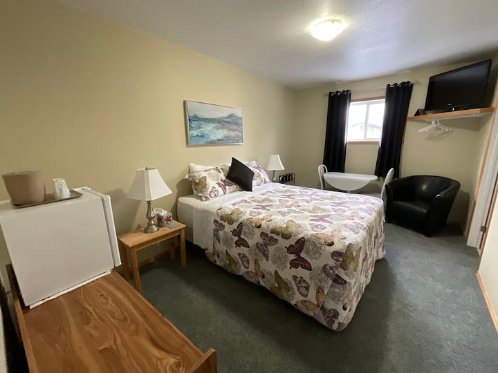 Cheerful 1 Bedroom With Best Housekeeping Award - Drumheller