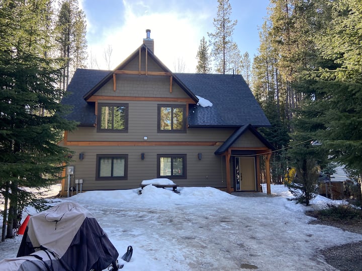 Idabel Lake Vacation Rentals & Homes - British Columbia, Canada | Airbnb