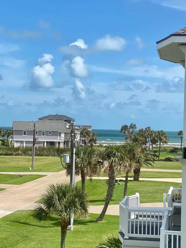 Walk To Beach, Gulf Views, 5br/4bth, 3 Ensuite Br - Galveston, TX