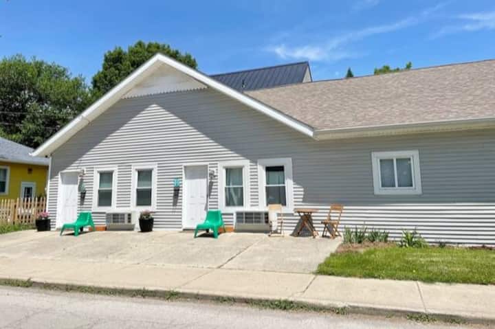 Book Today Stay Today Fun Studio - Irvington Historic District, IN