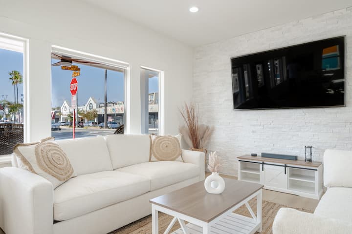 Luxury Beach Bungalow Steps To Sand And Pier - Hermosa Beach, CA