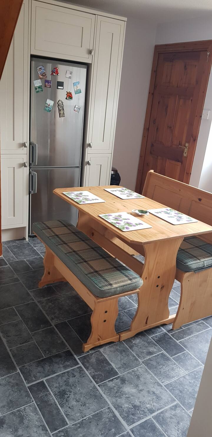 Golf Course, 1 Storey, 2 Bedroom Cottage By Beach - Cawdor Castle and Gardens