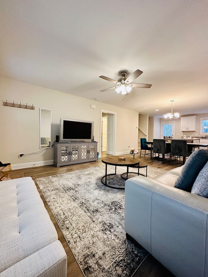 Hope King Bed Tv & Dedicate Bath ~Brand New Home! - Gastonia, NC