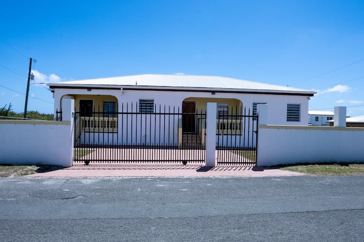 Carolyn's West-end Apartment - Saint Croix