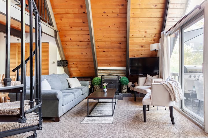Beautiful A-frame Mountain Cabin With Hot Tub! - Running Springs, CA