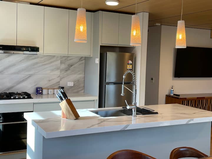 Sunny Stay 3 Bedroom Apartment - Cromwell