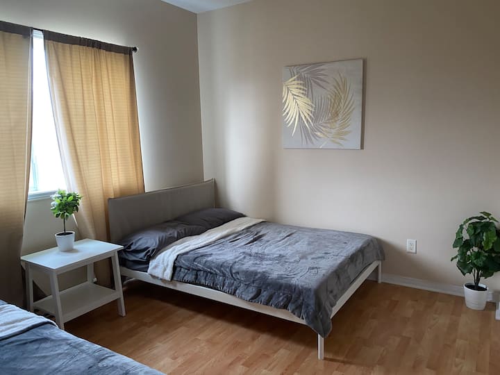 Bright 2 Bedroom Condo With Parking On Premises - Ottawa