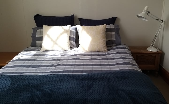 Welcoming Cosy Bedroom In Railway Cottage - Mount Ruapehu