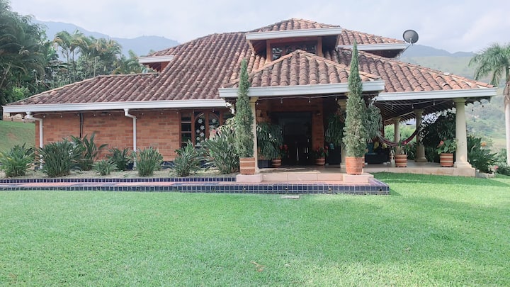 Finca Cómoda Y Espaciosa Con Piscina En Girardota - Girardota