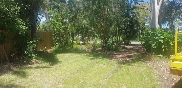 Cheerfull 3 Bedroom Home, 
Onsite Parking. - Magnetic Island