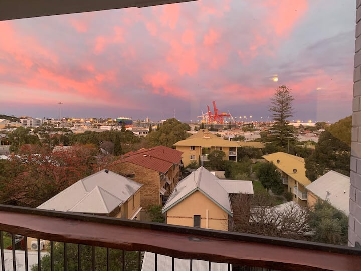 The Nest, Walk To Beach Or River With Sunset Views - Perth