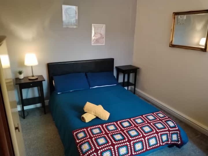 Comfy Double Bedroom In A Friendly House - Altrincham