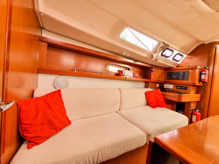 Passe Uma Noite A Bordo Beneteau — Oceanis 31 - Setúbal