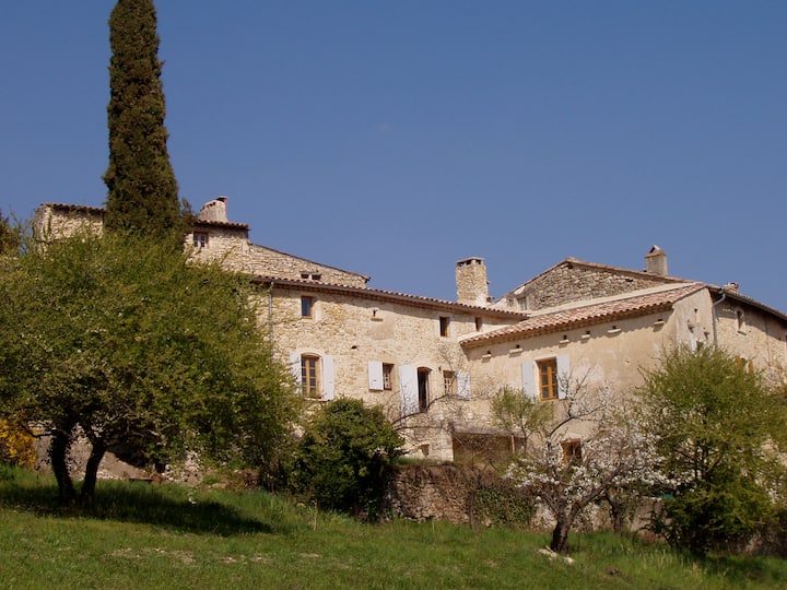 Une Maison Du Xvème, Dans Un Village Médiéval,... - Dieulefit