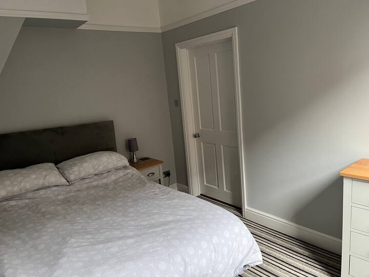 Private Double Room, En-suite (Parking Available) - Reading