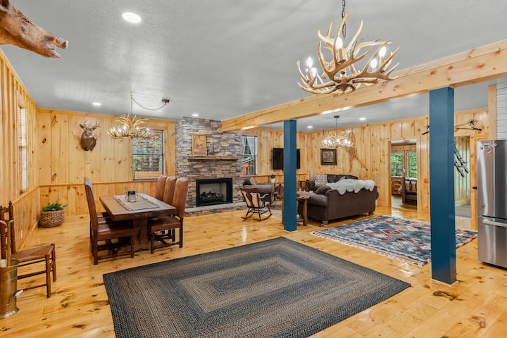 Cabin-king Log Bed, Hot Tub, Fireplace, Pool Table - Eureka Springs, AR