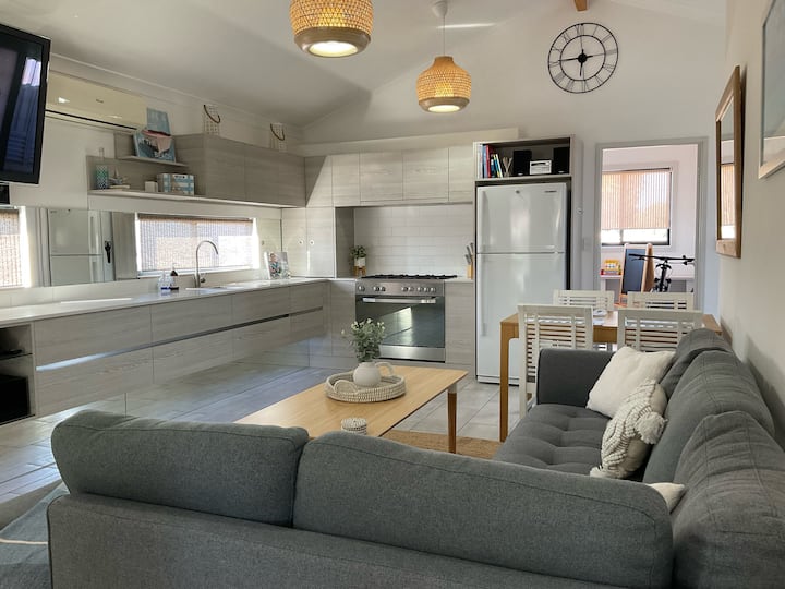 Hillarys Retreat : Bright And Airy Guesthouse - Perth
