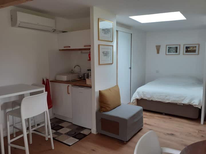 Un Studio Indépendant Dans Un Espace De Verdure - Besançon
