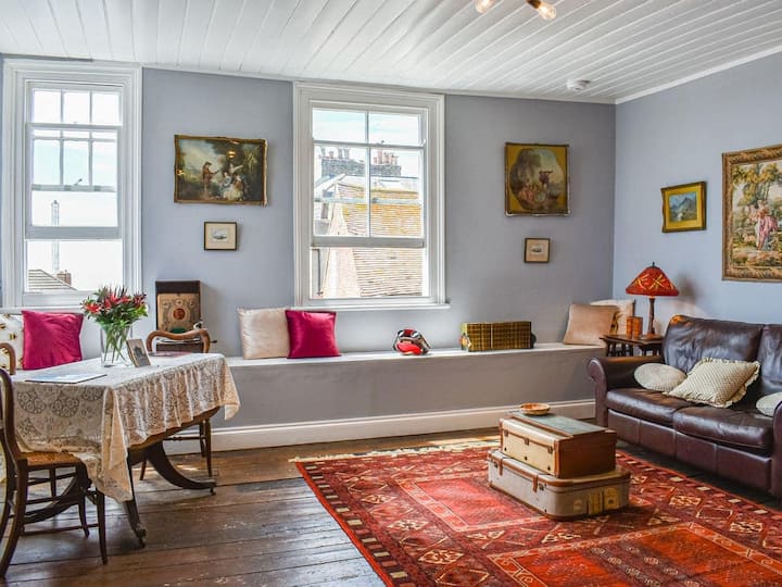 Luxury Historical Romantic High Street Apartment - Hastings