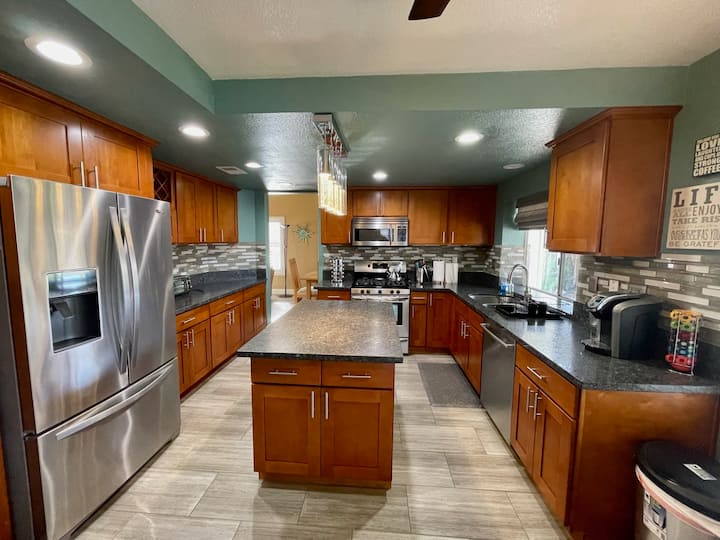 3 Bed 2 Bath Home-center Of Town W/ Community Pool - 테메큘라